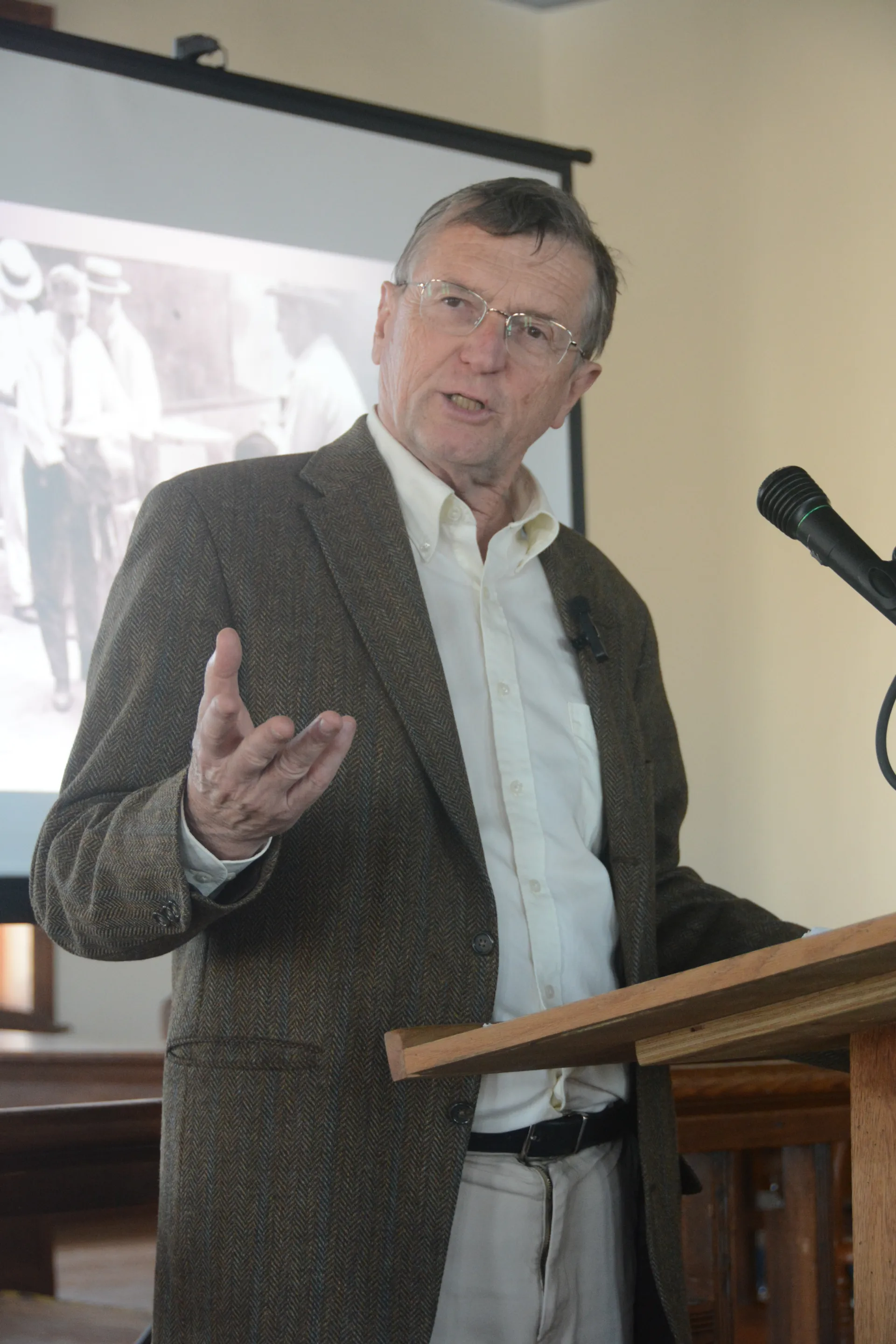 Pulitzer Prize winner compares Inherit the Wind to the 1925 Scopes Trial