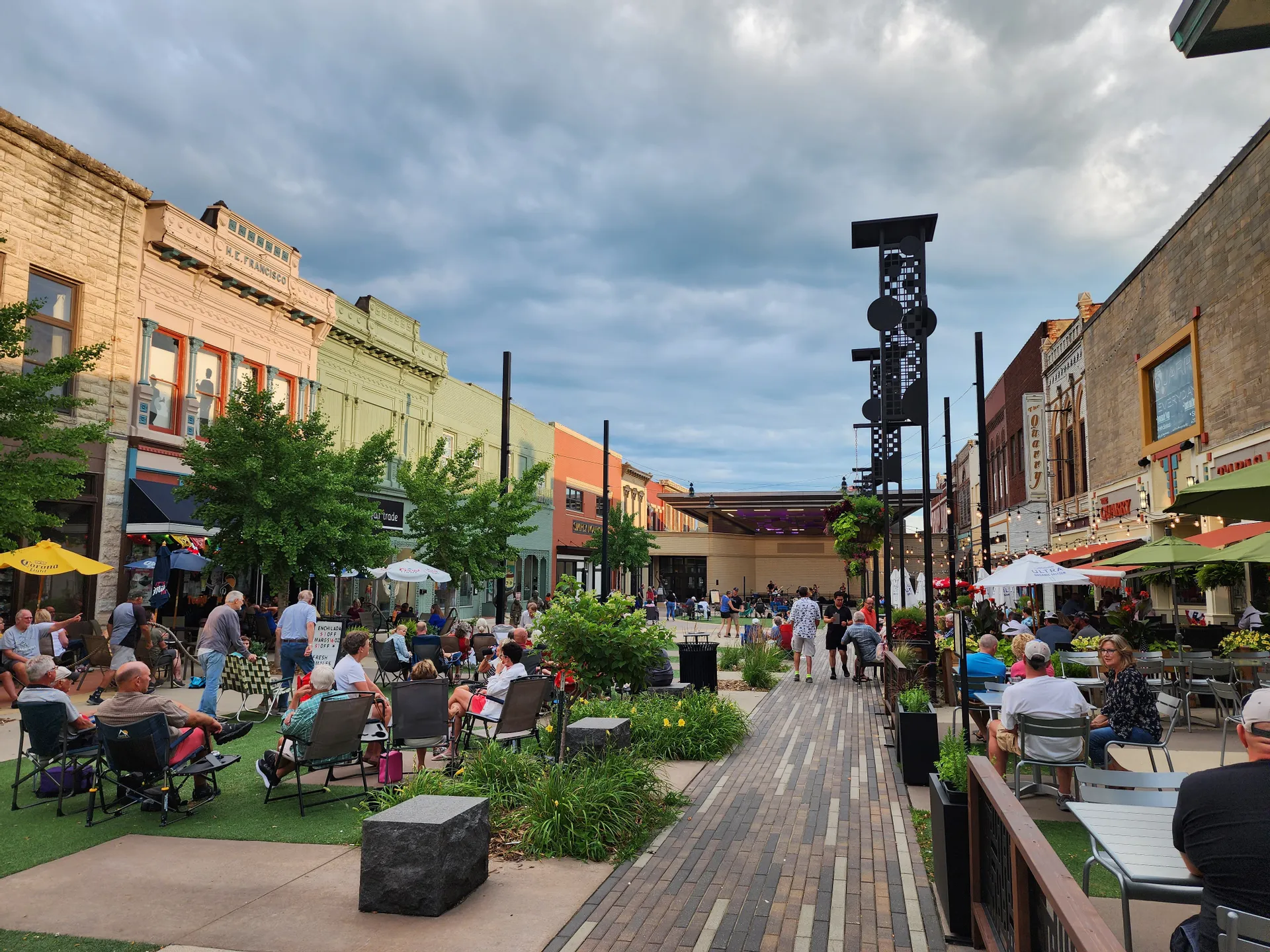 Friday Night Live Returns to Downtown Mason City this Summer!